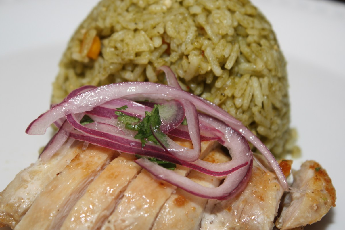 Peruvian Cilantro Green Rice, Chicken & Salsa Criolla